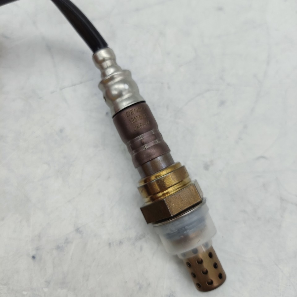 Oxygen O2 Sensor Bosch 234-4668 For Cadillac Chevrolet GMC V8 5.3L ...