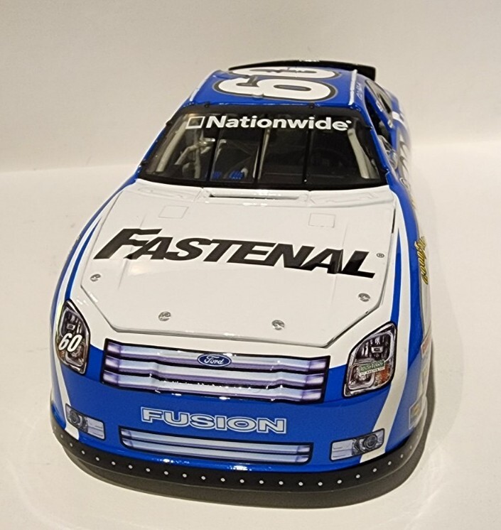 Lionel NASCAR 1:24 Scale Stock Car 2010 Fusion #60 Fastenal Carl ...