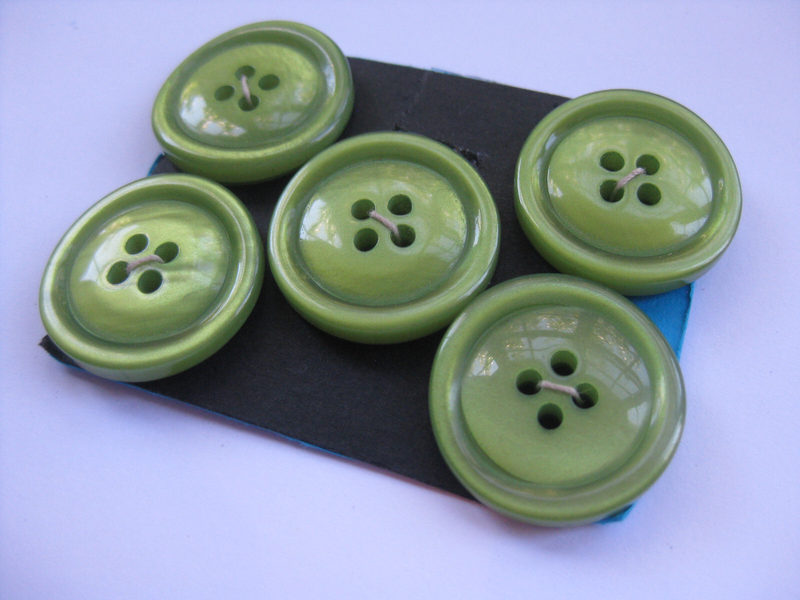 25mm Large Lovely Glossy Grass Green Domed Raised Edge Sewing Buttons ...