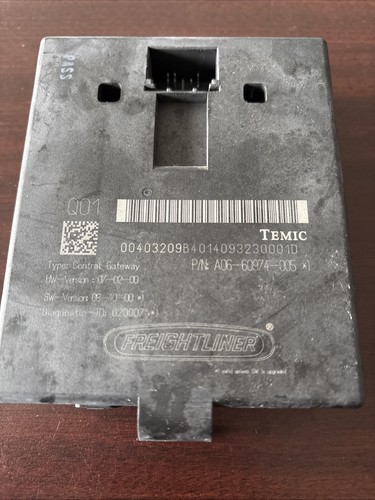 Freightliner Cascadia Daimler A06-74995-005 Central Gateway Module # ...