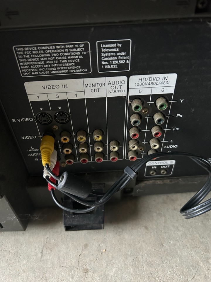 Sony FD Trinitron WEGA KV-32HS20 32 in 480i CRT. TV. Composite Inputs ...