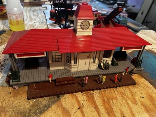 O Scale Train Station Great shape, lots of extra's | eBay
