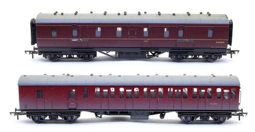 BACHMANN 'OO' GAUGE BR MK1 FULL BRAKE COACH & LMS 50FT PARCELS VAN ...