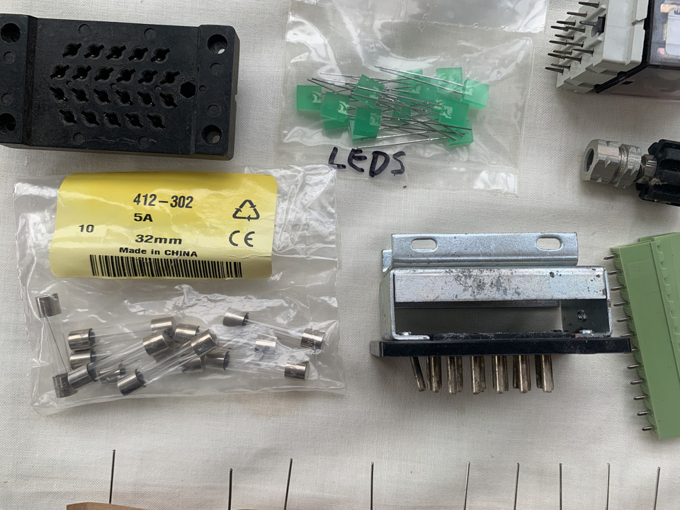 ELECTRONIC COMPONENTS PARTS job-lot Vintage Radio Spares Assortment ...