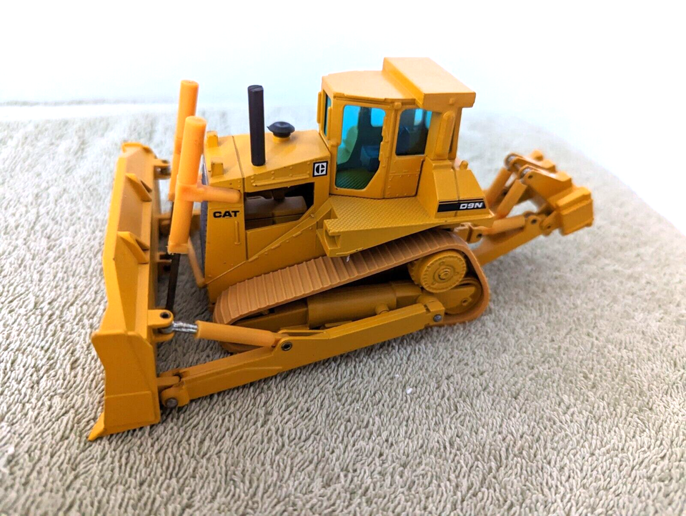 NZG Caterpillar D9N Track-Type Tractor w/yellow Tracks | eBay