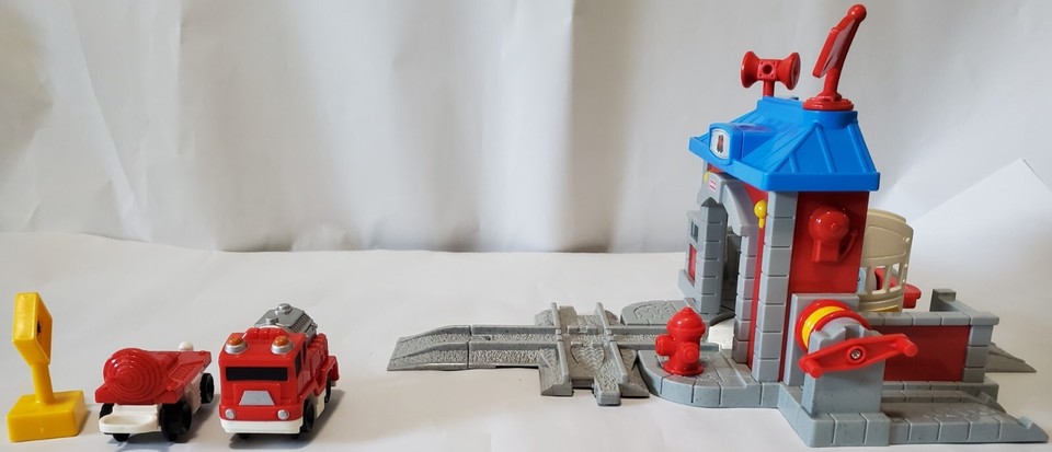 GeoTrax Fast Response Rescue Co. B3253 Fisher-Price Fire Truck ...