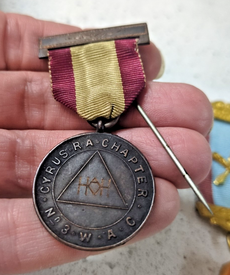 MASONIC MEDAL MEDALLION X2 JEWELS PIN BADGE CYRUS CHAPTER | eBay UK