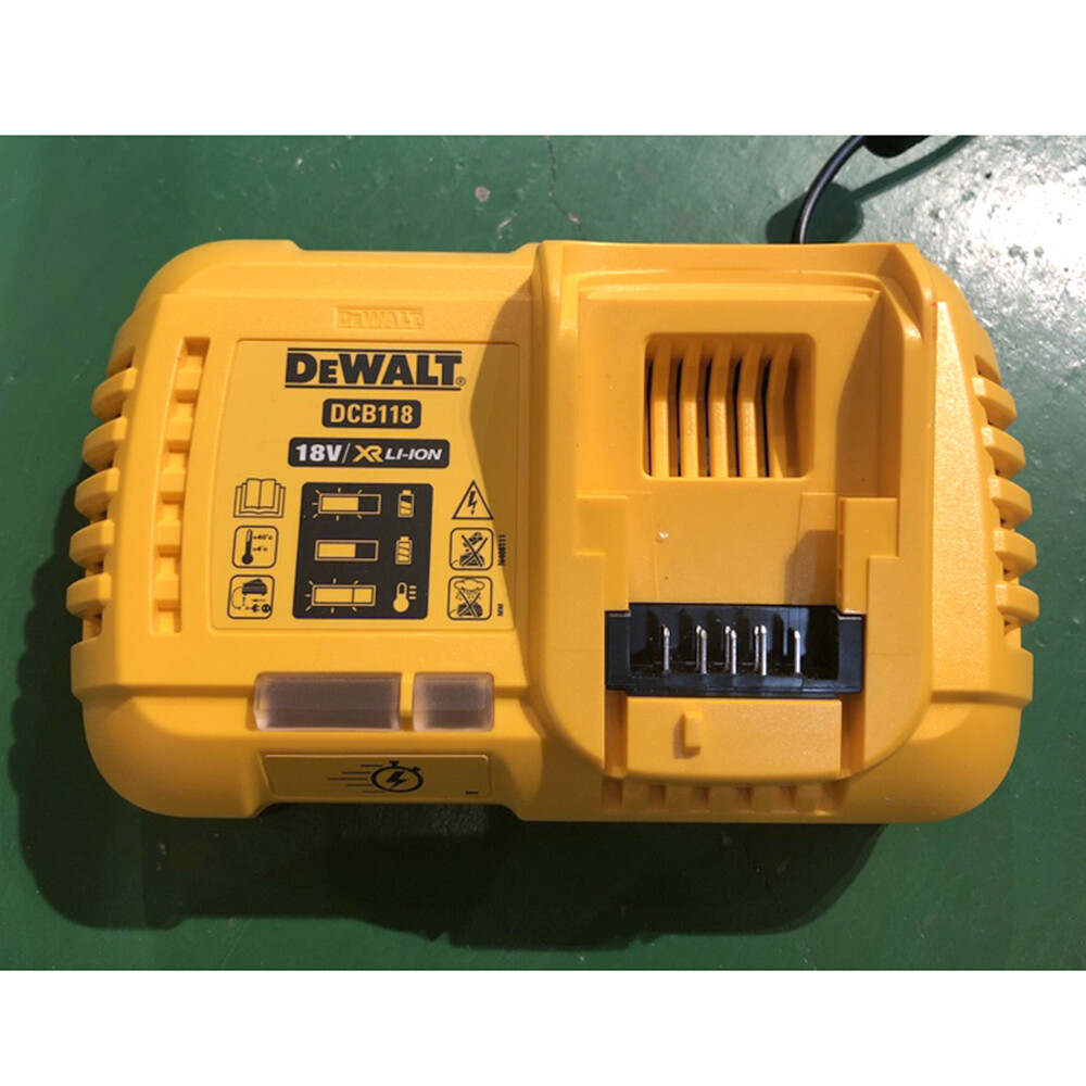DeWalt Li-Ion Fan Cooled Flexvolt 8A Fast Battery Charger 18V 54V ...