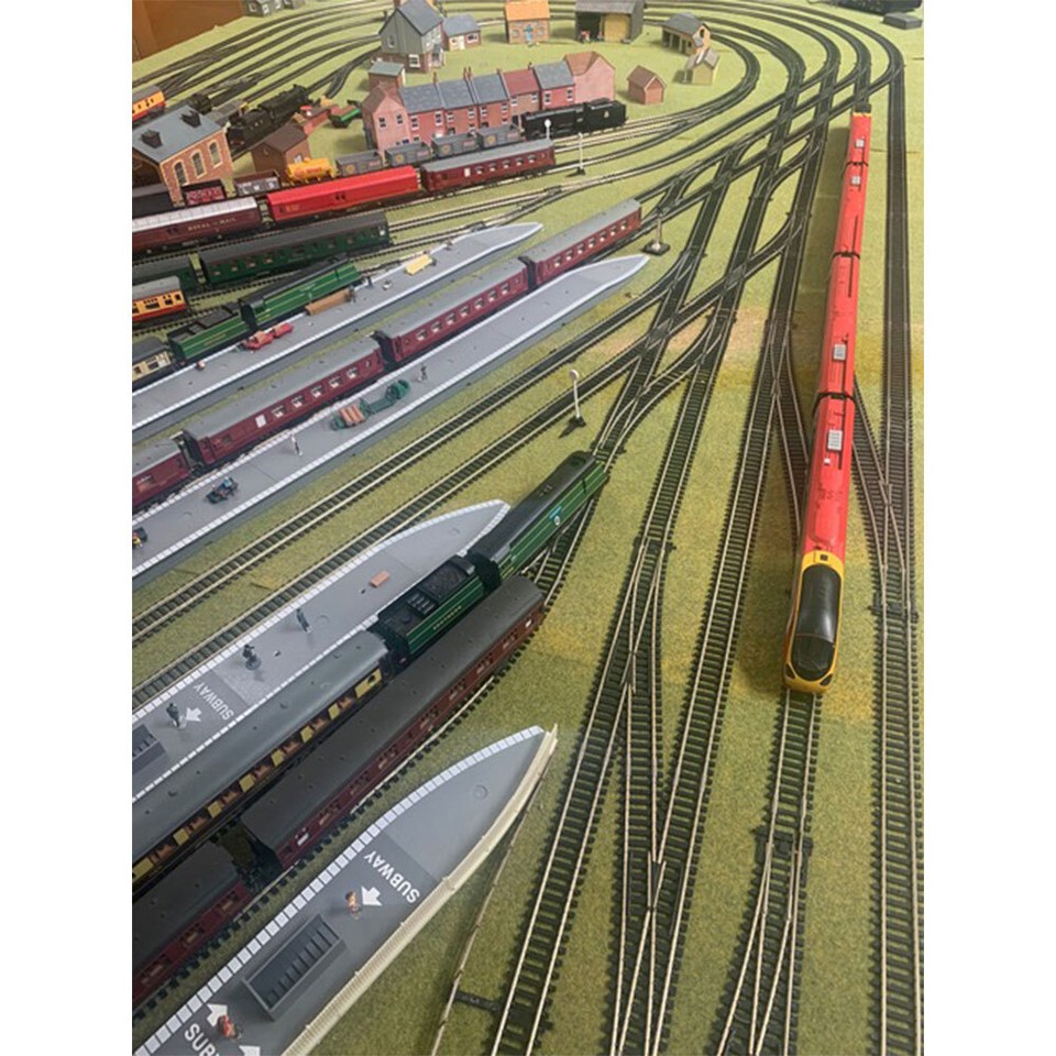HORNBY Digital Train Set HL16 Jadlam 2020 Large Layout with 2 Trains ...