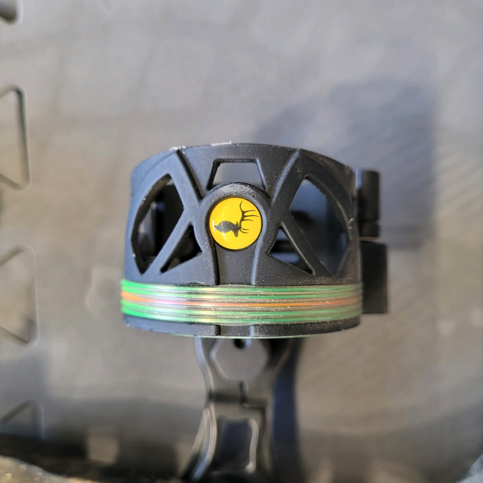 Intrigue XS Blackout Compound Bow with Quiver/5 Blackout XS Envy 340 ...