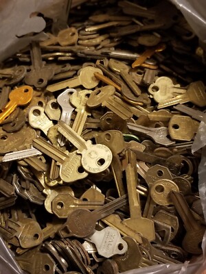 HUGE MIXED LOT 600 UNCUT KEYS Vintage Lock Jewelry Crafts Steampunk ...