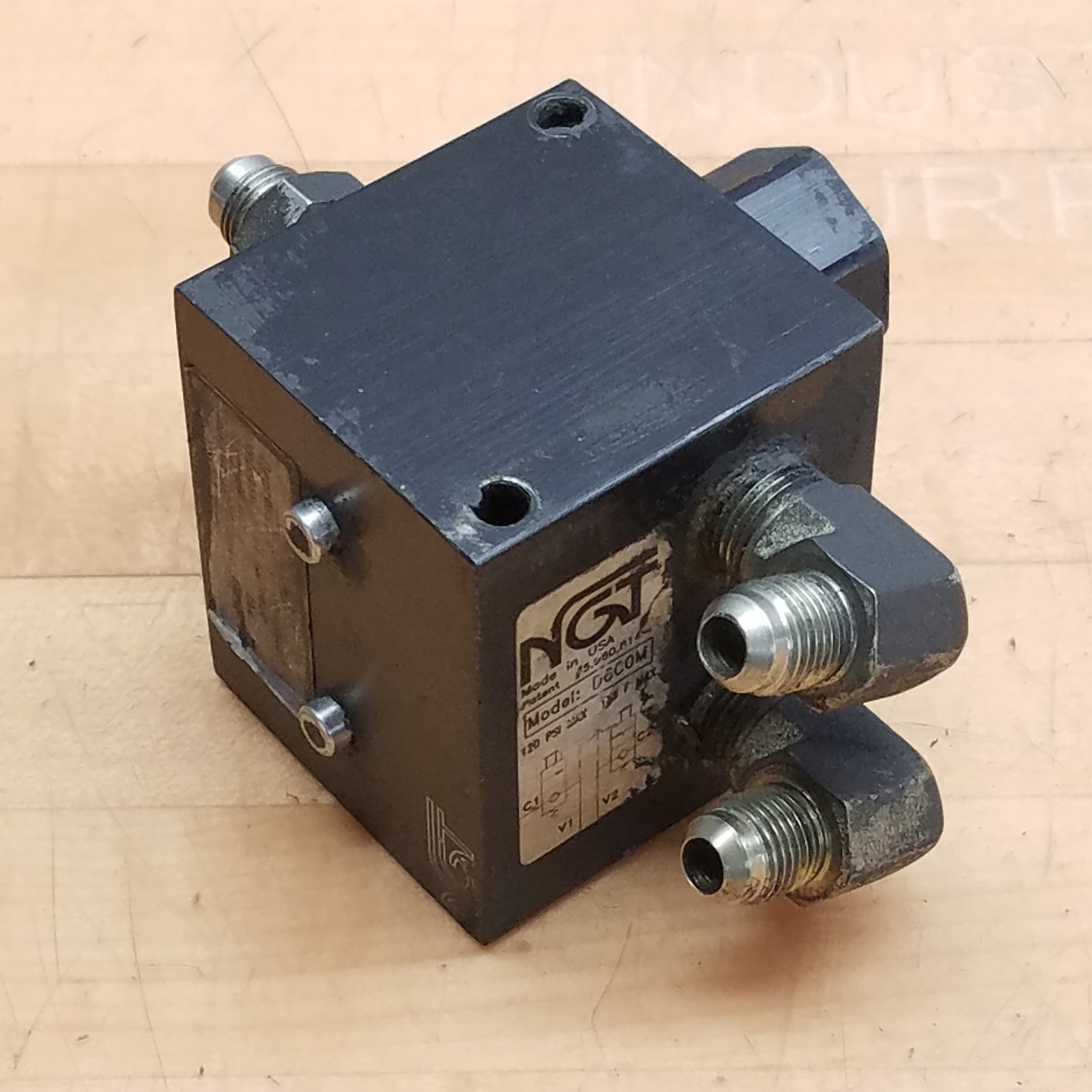 NGT D6C0M Pneumatic Valve, 120PSI, 3/8" NPT - USED | eBay