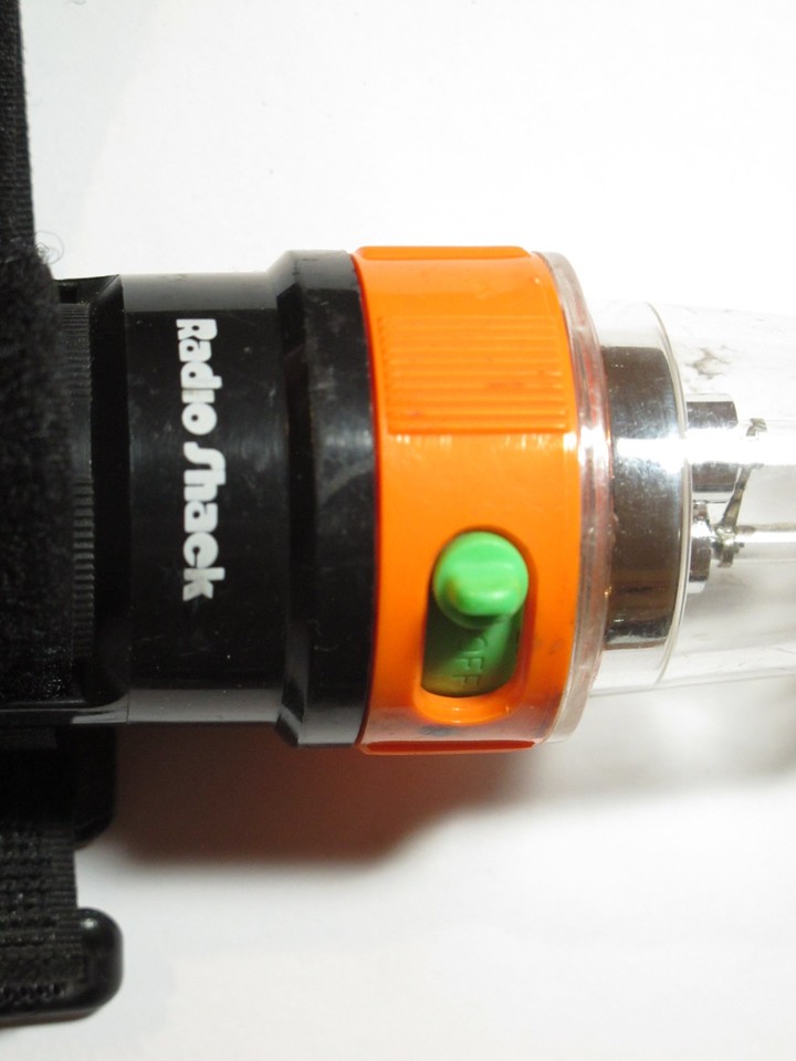 Vintage Xenon Emergency Flashing Beacon Flashlight Radio Shack w Strap ...
