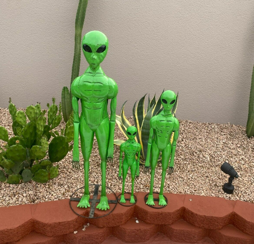 Metal Alien / UFO / Extraterrestrial Yard Art Garden Decor | eBay