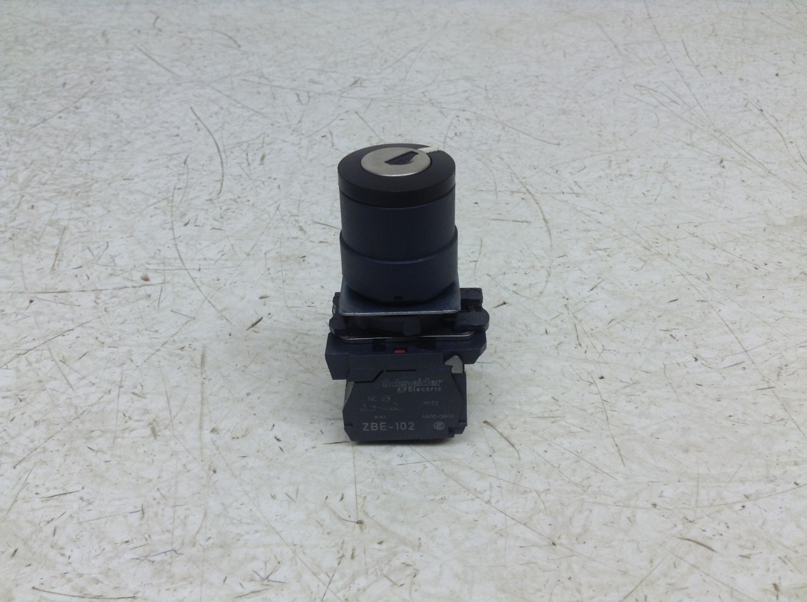 Telemecanique ZBE-102 2 Position Maintained Key Selector Switch ZBE ...