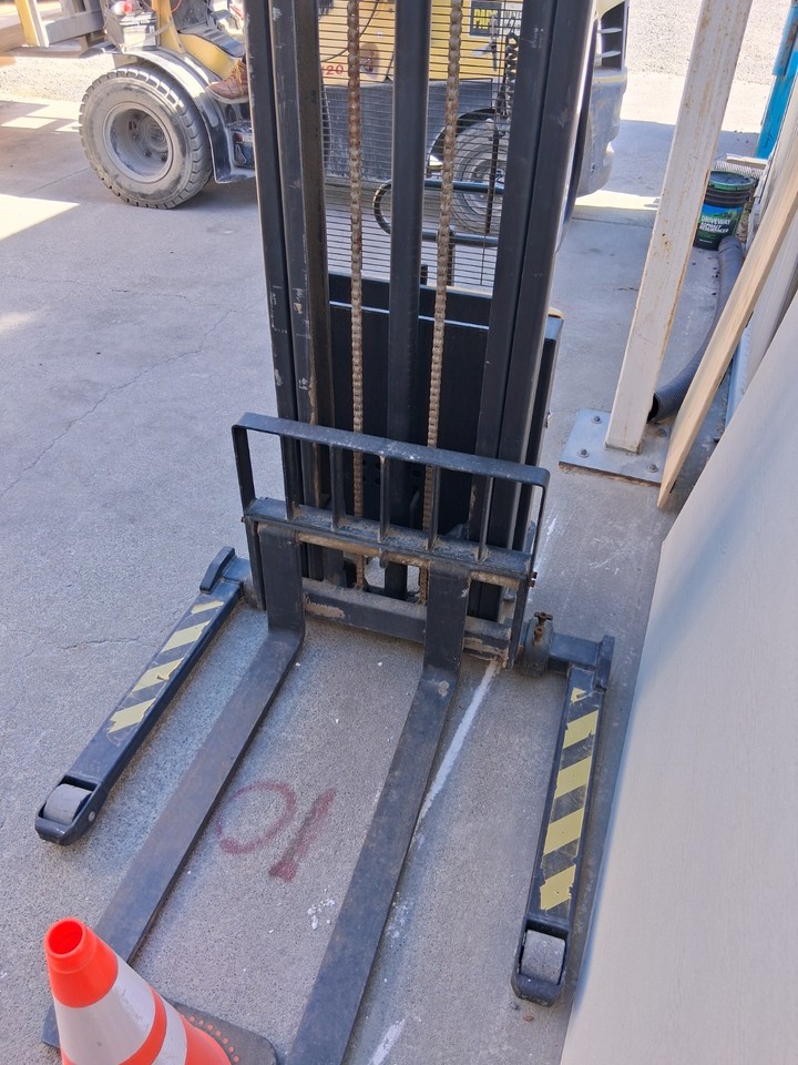 USED VESTIL SEMI-ELECTRIC STRADDLE STACKER PALLET JACK FORK LIFT SL-63 ...