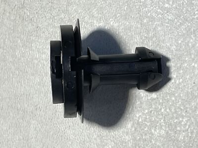 GM OEM 99-24 Avalanche 1500 Bumper Components-Air Deflector Clip ...