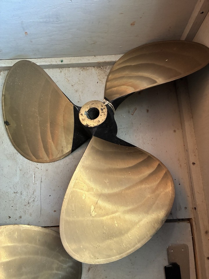 Left and Right 24 27 Bronze Inboard Motor Yacht Propellors 1 1/2 “shaft ...