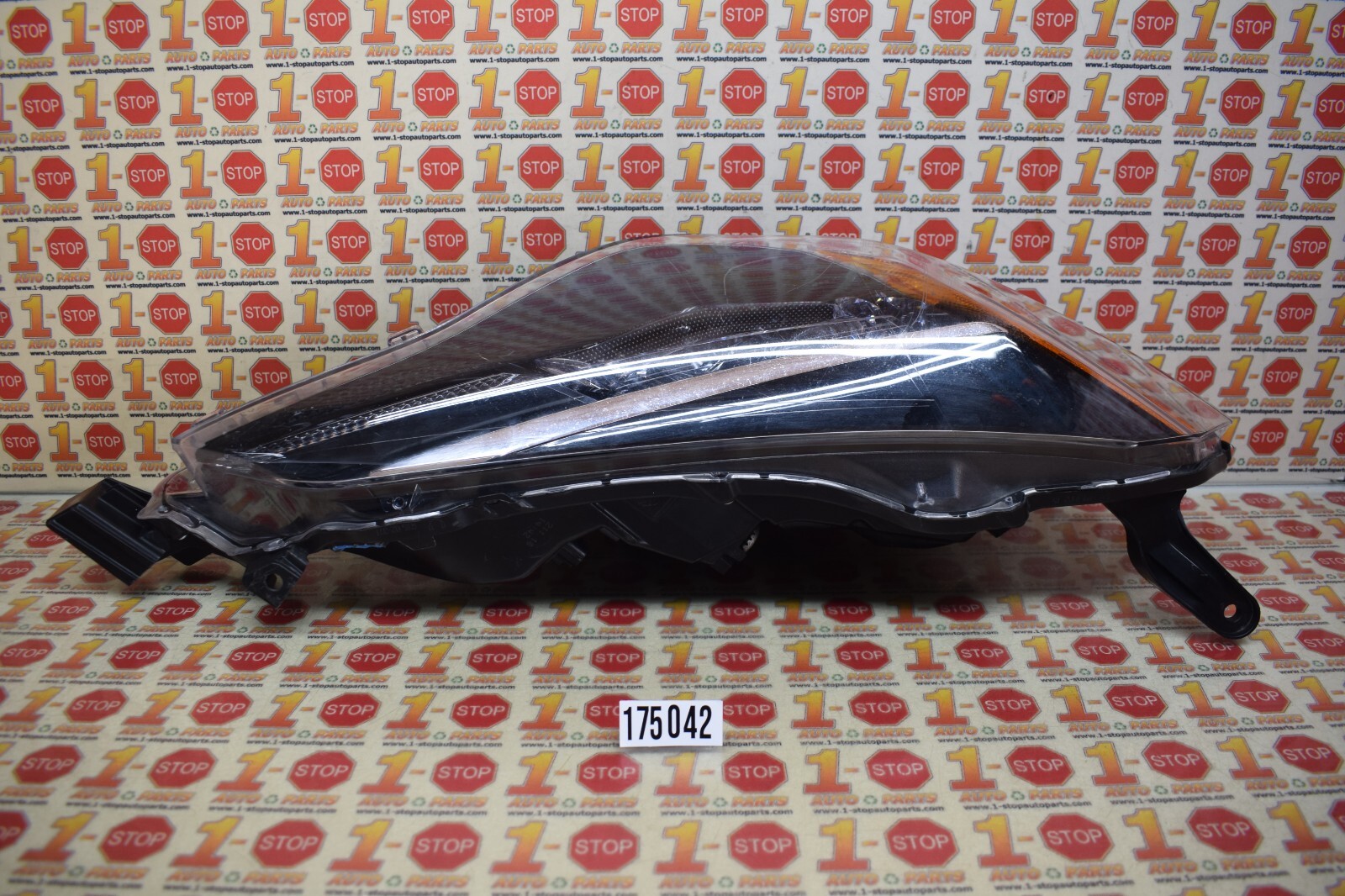 2017 - 2019 Toyota Corolla Sedan Right Side Headlight Assembly ...