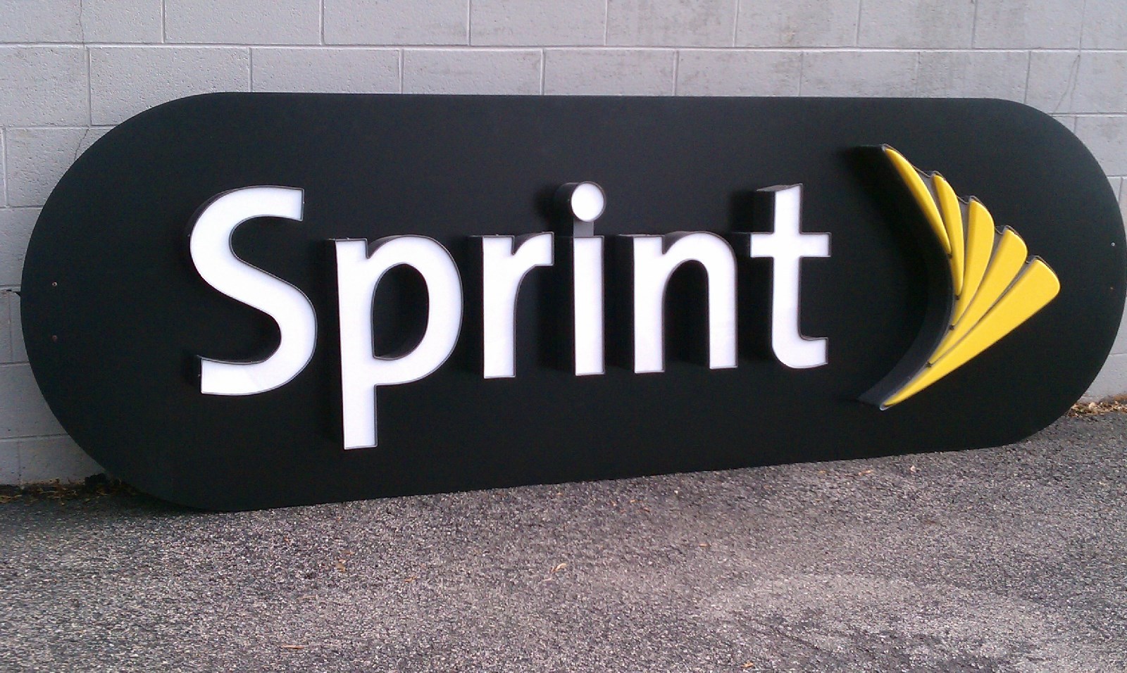 Lighted Sprint Logo Sign - Authorized Retailer - Channel Letters on ...