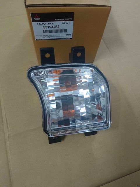 8315A054 Mitsubishi OEM Genuine Lamp ASSY T/sig FR R for sale online | eBay
