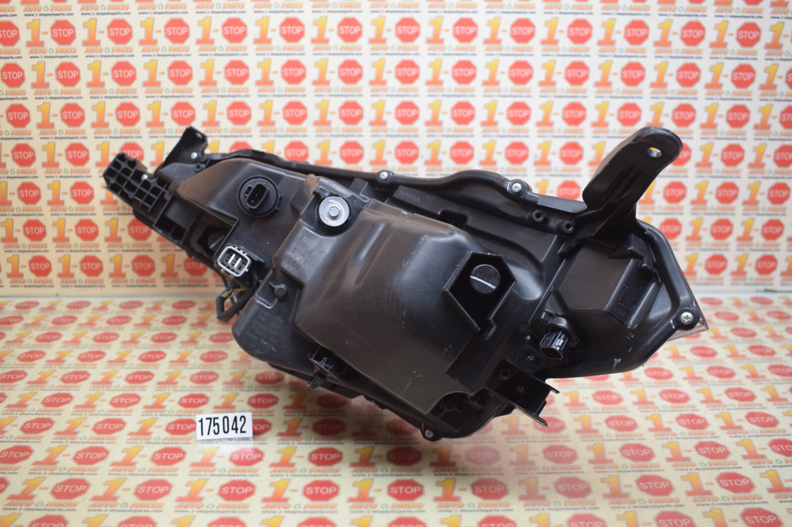 2017 - 2019 Toyota Corolla Sedan Right Side Headlight Assembly ...