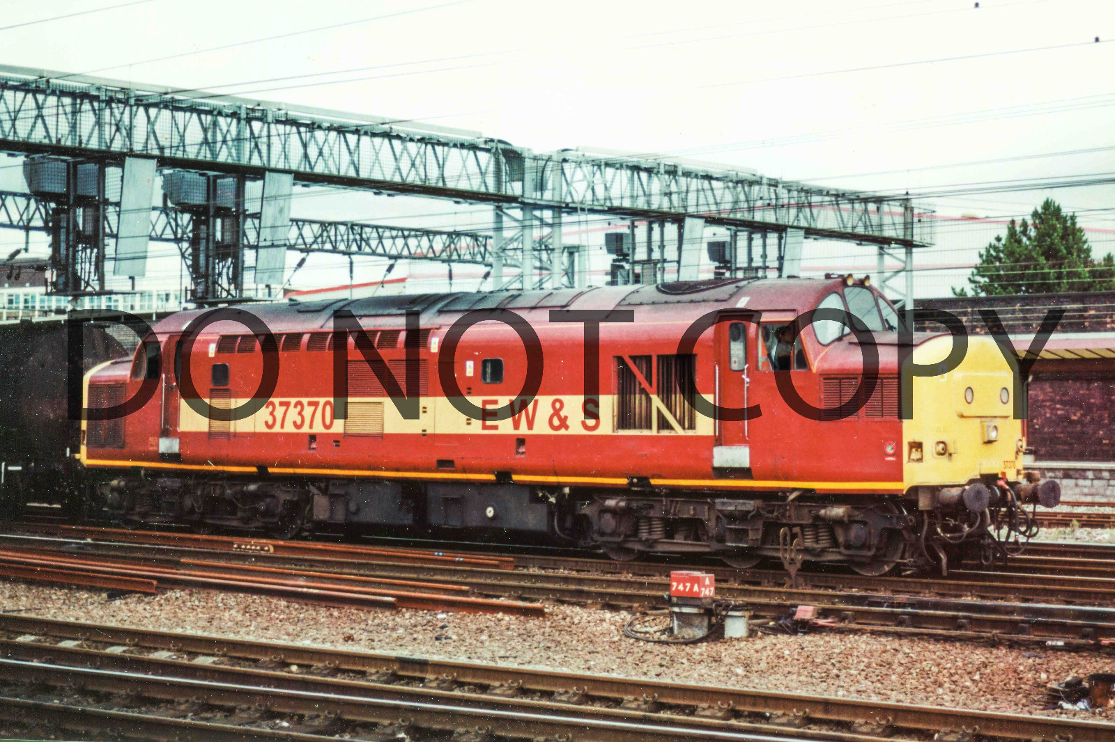 UK DIESEL TRAIN RAILWAY PHOTOGRAPH OF CLASS 37 37370 LOCO. RM37-1071 | eBay