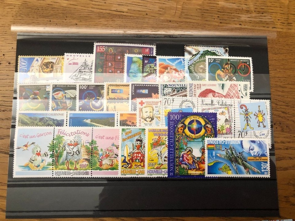 Nelle Caléd. an 2002 COMPL. (-867A) 20 TIMBRES +2 BLOC NEUFS** COTE env ...