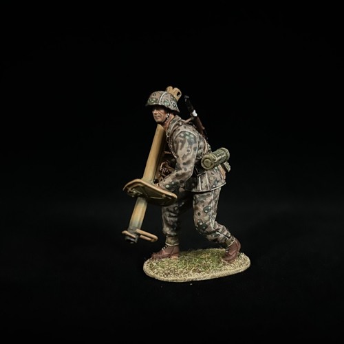 WAR PARK MINIATURES 1:30 WW2 GERMAN NO030 WAFFEN PANZERSCHREK GUNNER ...