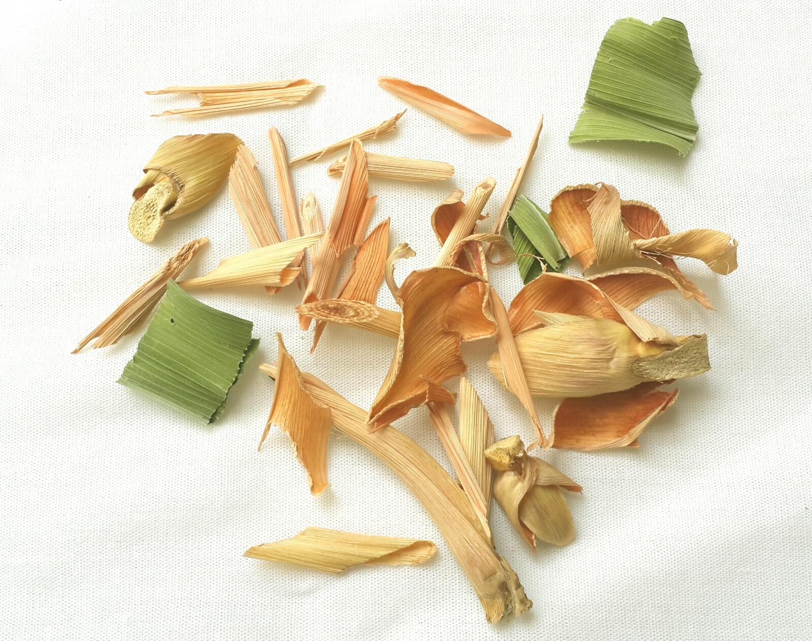 3 Thai herbal teas favorite - Bael Fruit Tea, Safflower tea, Lemongrass ...