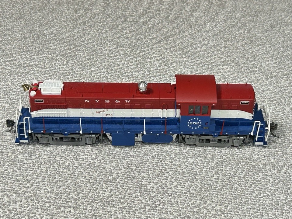 Atlas Classic Susquehanna HO Scale RS-1 Bicentennial Locomotive #252 | eBay