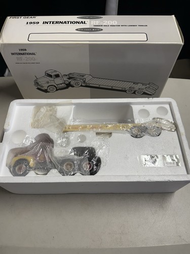 First Gear Diecast Truck International RF-200 Lowboy Shell Gas Oil 1/34 ...