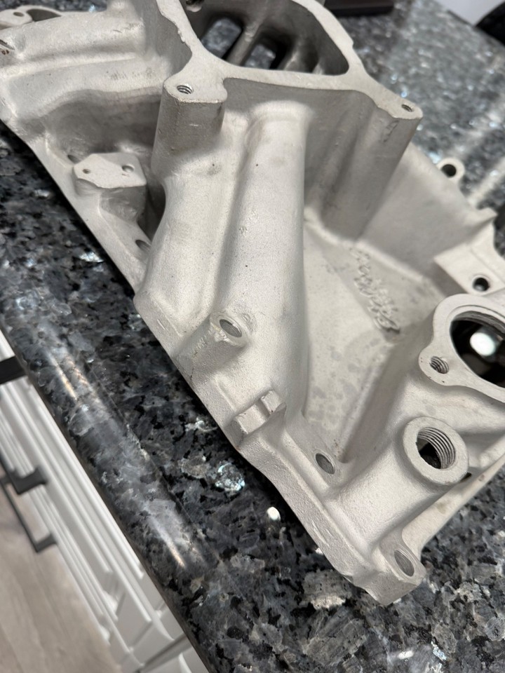 Edelbrock Torker 2 Big Block Chevy 396 427 454 Rectangle Port Intake ...
