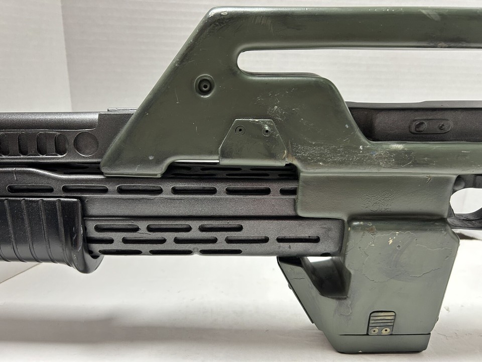 ICONS Authentic Replicas - ALIENS 1:1 M41-A Pulse Rifle Prop Replica ...