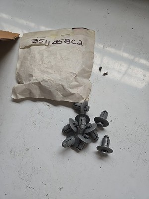8 INTERNATIONAL FASTENER 3511058C2 | eBay