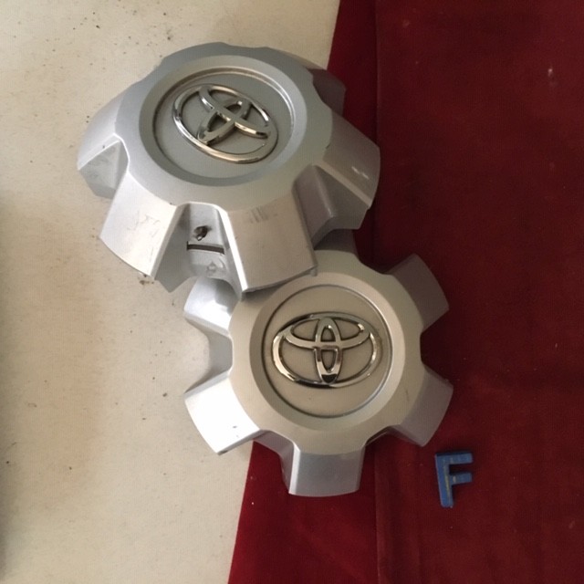 2013-2019 Toyota 4Runner Center Cap 4260B35070 | OE | Right | Silver ...