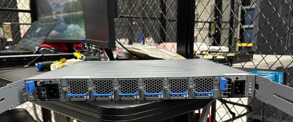 Juniper QFX5120-32C-AFI 32x100GbE Switch Airflow 832938090330 | eBay