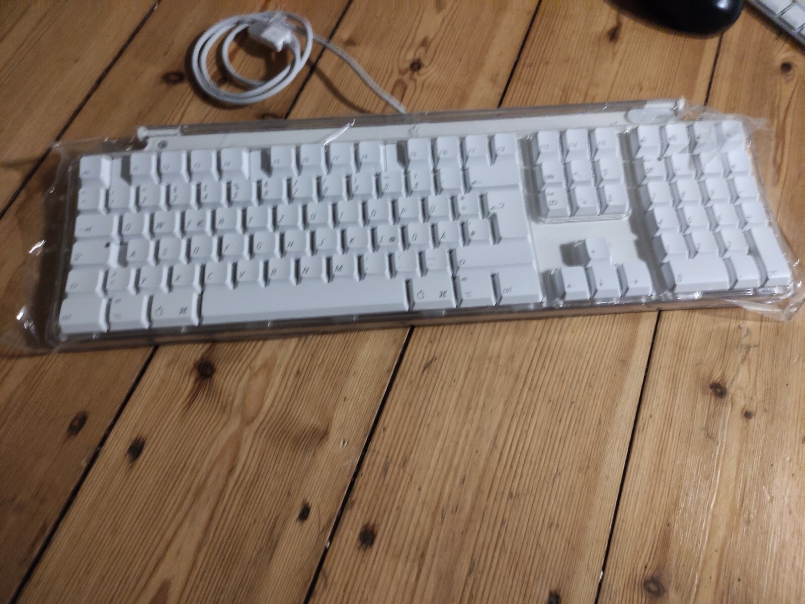 The Pro Keyboard of my iMac G4 is yellowed pretty hard. Is there any ...