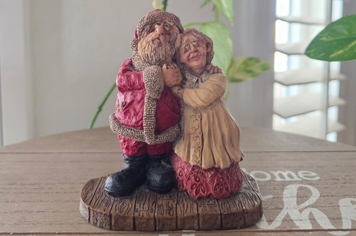 “FRUMPS D&D Studios”German Santa Mr & Mrs Claus Figurine Made In USA ...