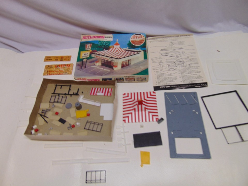 (5) HO Scale Plastic Buildings KFC Farm, RICO Station Chemical Plant ...