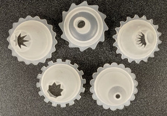 Tupperware Red SQUEEZE-IT Cake Frosting Decorator with 5 Tips #6253A-3 ...