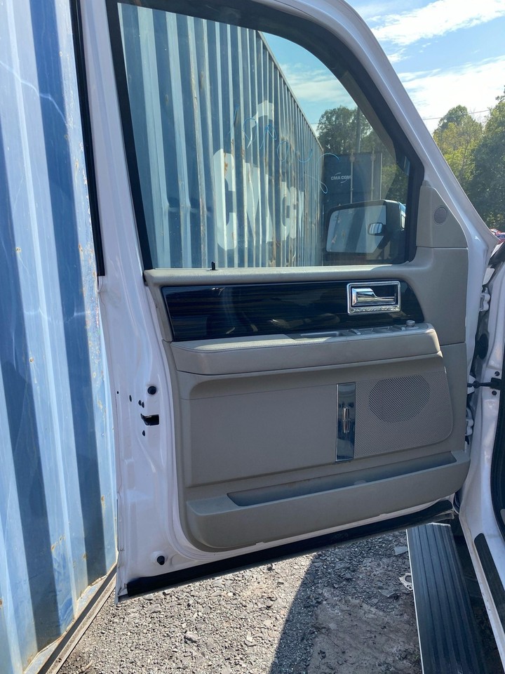 (LOCAL PICKUP ONLY) Front Door LINCOLN NAVIGATOR Driver Side Left ...