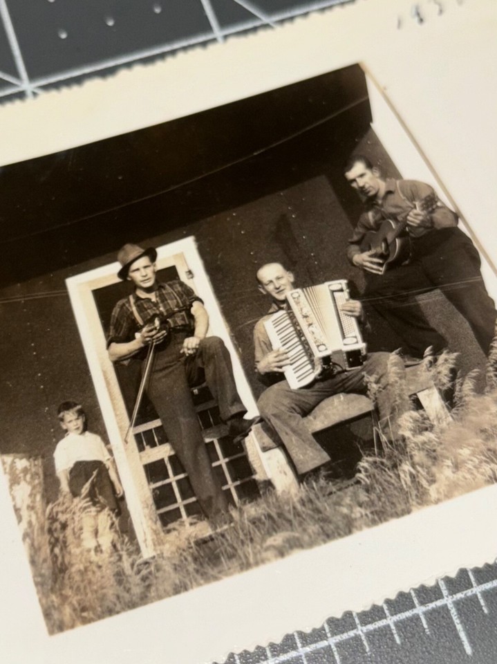 Country Music Men FIDDLE GUITAR INSTRUMENT Accordion Vintage Snapshot ...