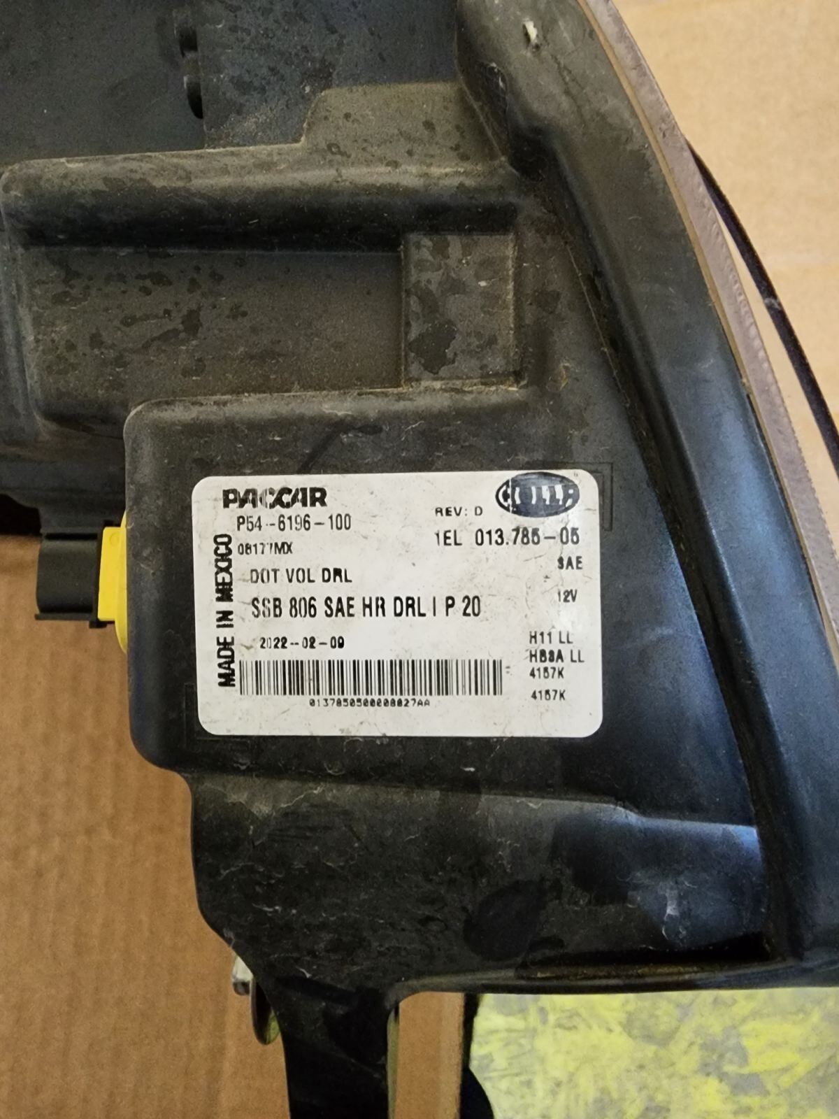 P54-6196-100 Halogen Headlamp LH (NEW) Genuine Paccar | eBay