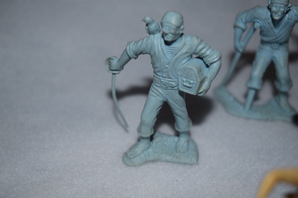 Marx 60 mm soft plastic Pirates, 6 figures, 4 poses | eBay