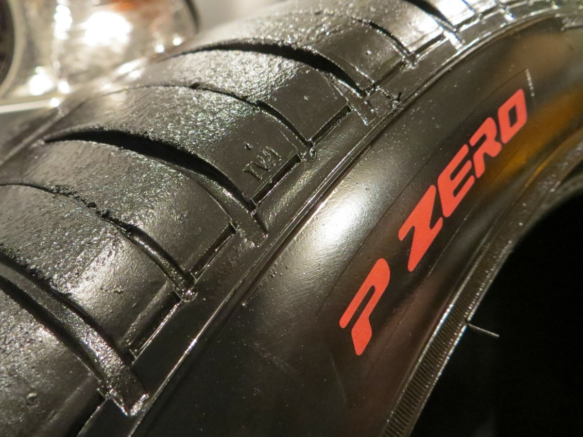 P Zero Logo NEW PIRELLI P ZERO™ Race TLR RS REIFEN | Lordgun.de