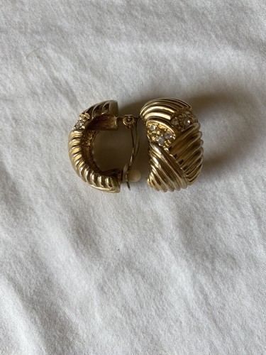 Vintage Gold Tone Clip On Costume Jewelry Earrings Signed JC Joseph ...