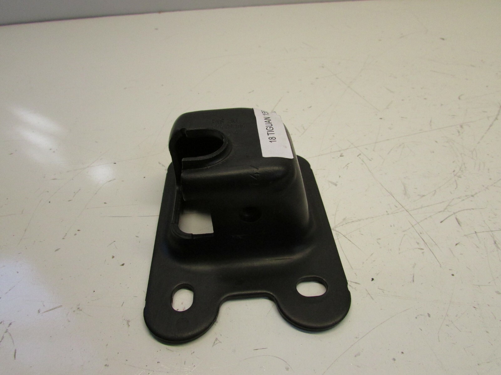 2018-2019-2020 VOLKSWAGEN TIGUAN MOUNT BRACKET HANDLE PROTECTION OEM ...