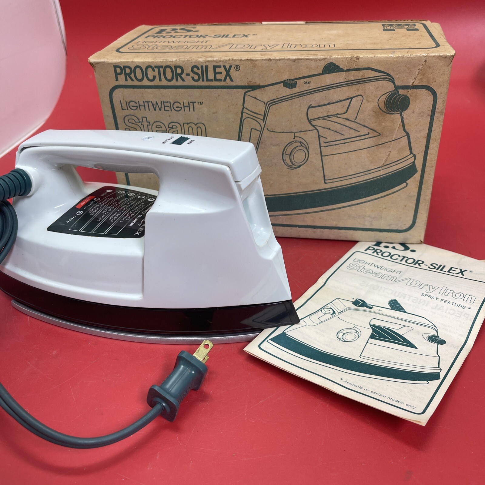 VINTAGE PROCTOR-SILEX LIGHTWEIGHT STEAM / DRY IRON #I1300, MADE IN U.S ...