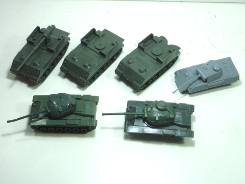 Airfix HO/OO Poly Patten Tank x2, 155mm SP Gun x3, Panther tank spares ...